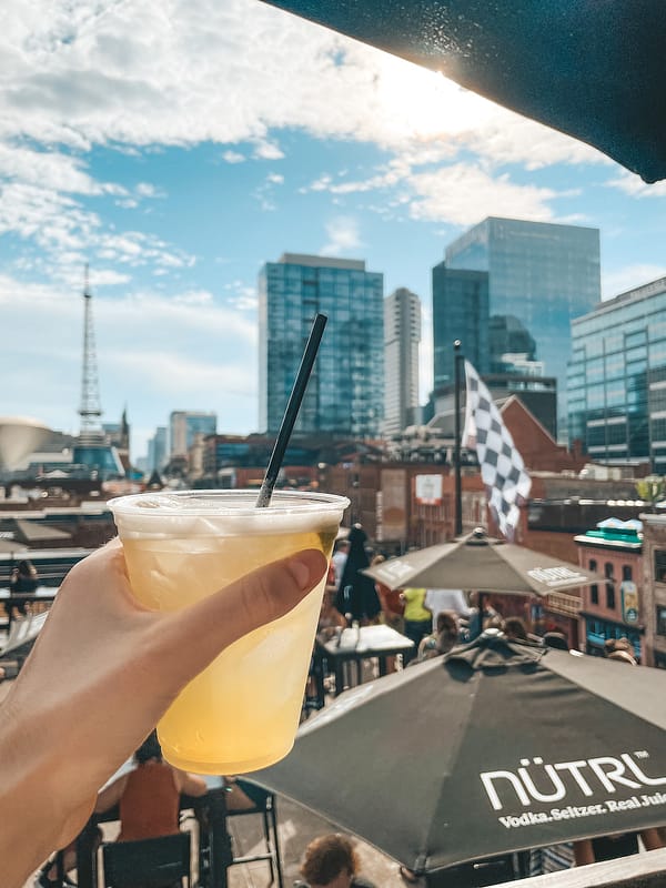 15 Famous Bars in Nashville on Broadway Street